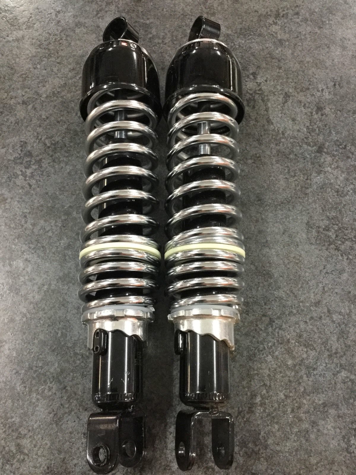 Universal Rear Shocks Cruiser Style Black With Adjustment - Unbranded ...